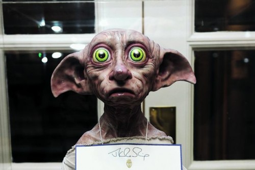 精靈當謝禮 J.K. 羅琳贈旅館多比雕像 - 電影新聞 | 哈利波特仙境